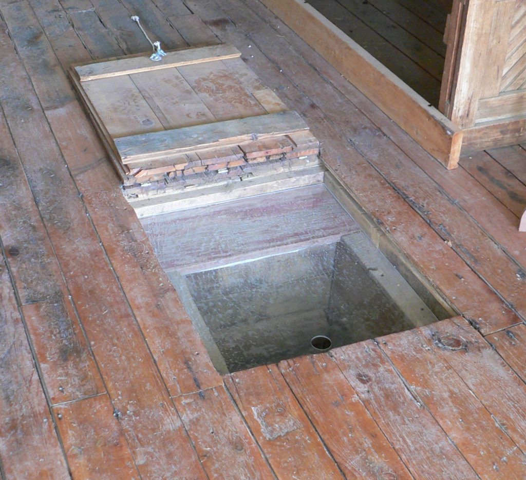 University installs large trapdoor in the Reg that swallows students ...